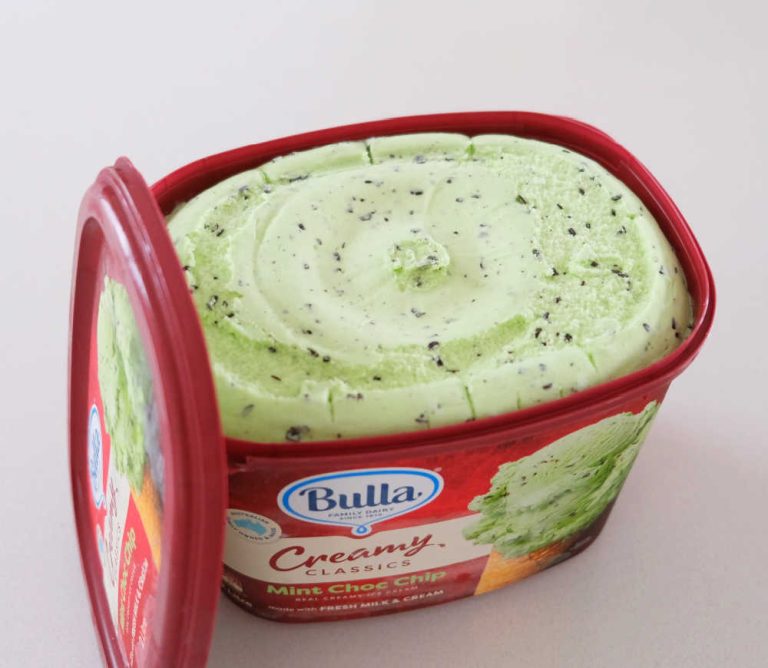 Review Of Bulla Creamy Classics Mint Choc Chip Ice Cream 2L - Scoop Club