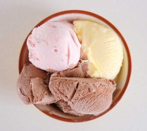 Review Of Bulla Creamy Classics Neapolitan Ice Cream 2L - Scoop Club