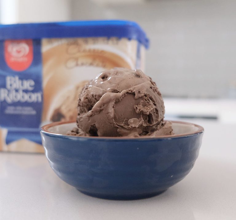 Review Of Streets Blue Ribbon Classic Chocolate Ice Cream 2L - Scoop Club