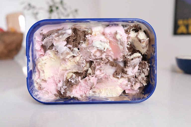 Review Of Streets Blue Ribbon Neapolitan Ice Cream 2L - Scoop Club